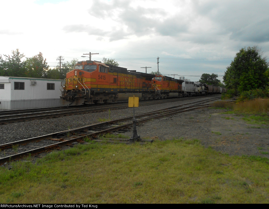 BNSF 5415, BNSF 4113, CEFX 3105 & NS 9390